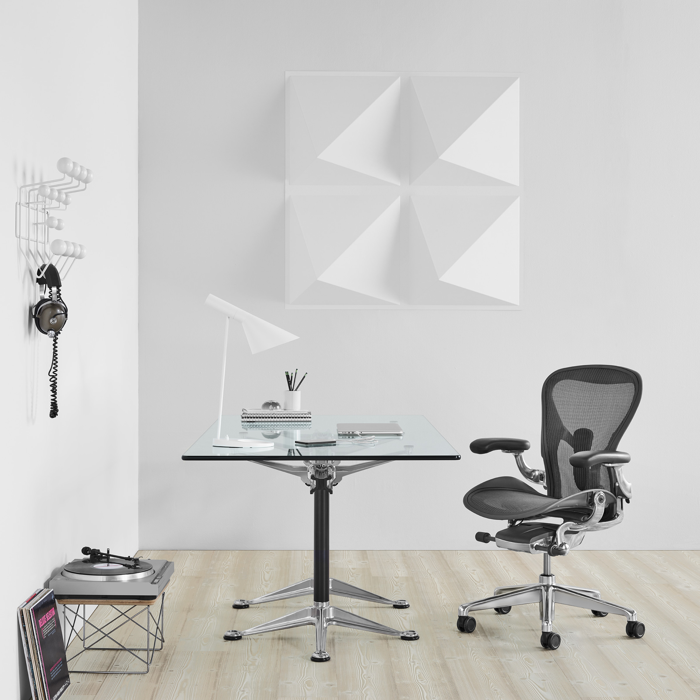 Aeron Graphite Task Chair with Fully Polished Aluminium Base Size B Estilo Furniture